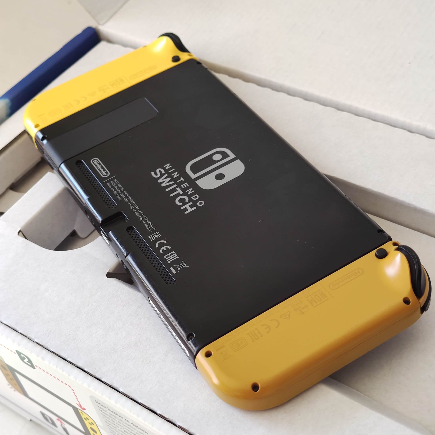 Nintendo - Nintendo Switch Console - Let`s Go Pikachu & Eevee Edition ...