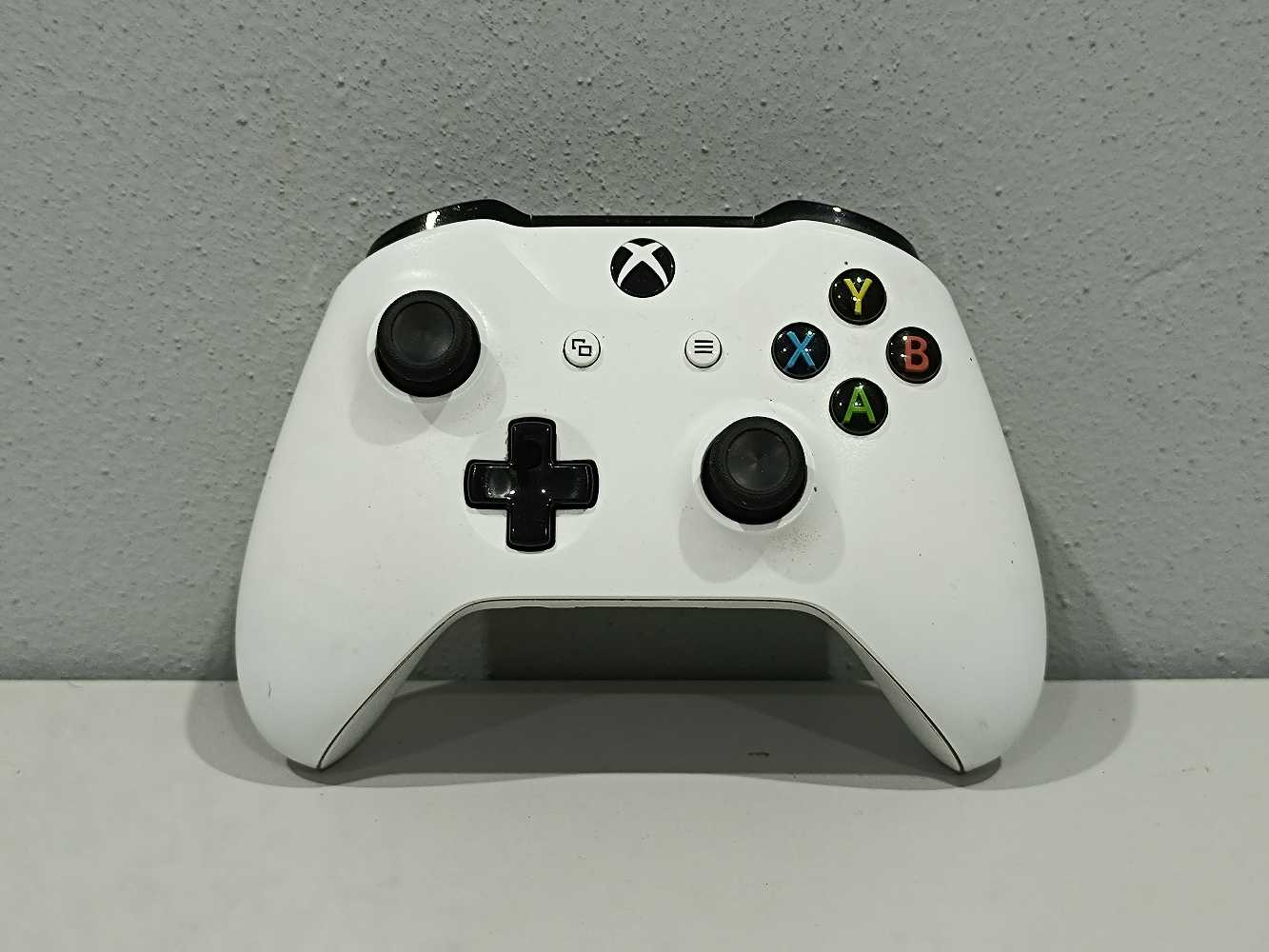 Controllers & Remotes - Xbox One V2 Controller was sold for R450.00 on ...