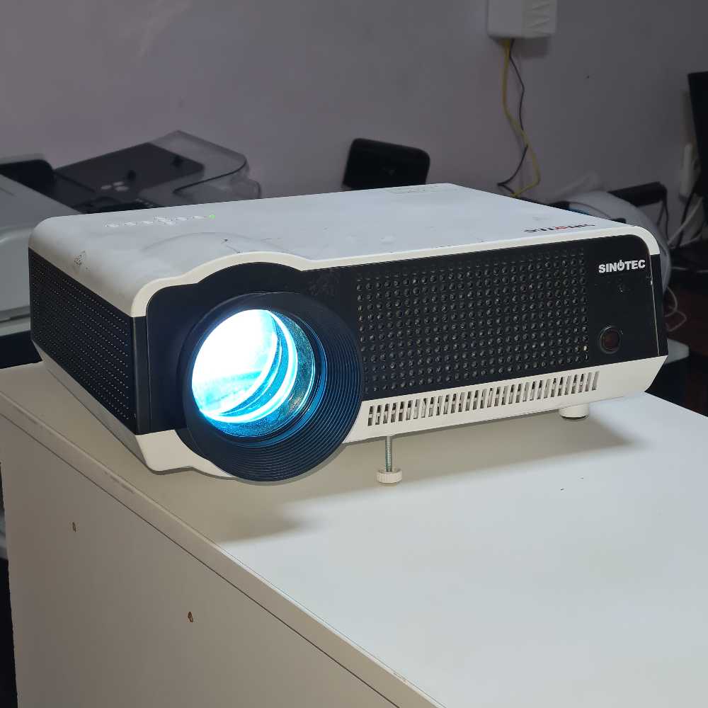 Projectors - Sinotec Projector (needs attention) was sold for 205.00 on ...