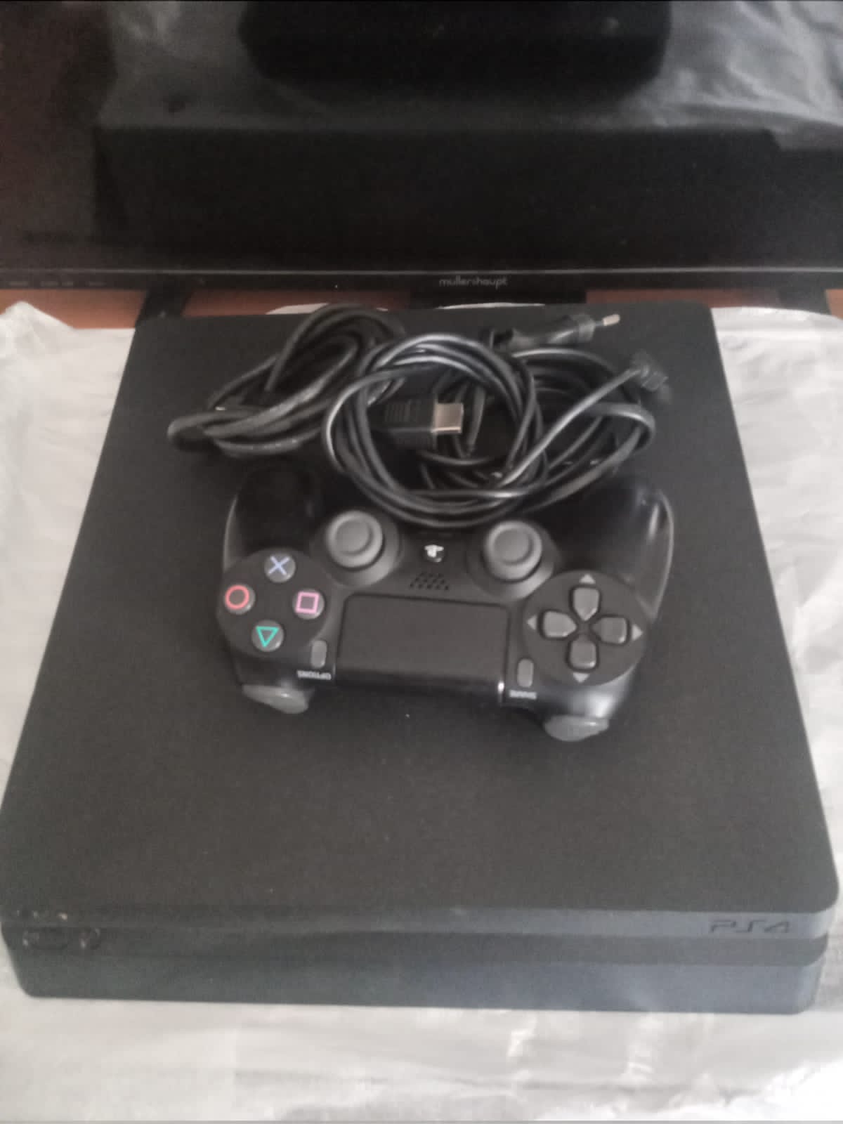 PlayStation - PS4 SLIM comes with 4 games and 1 V2 original controller ...