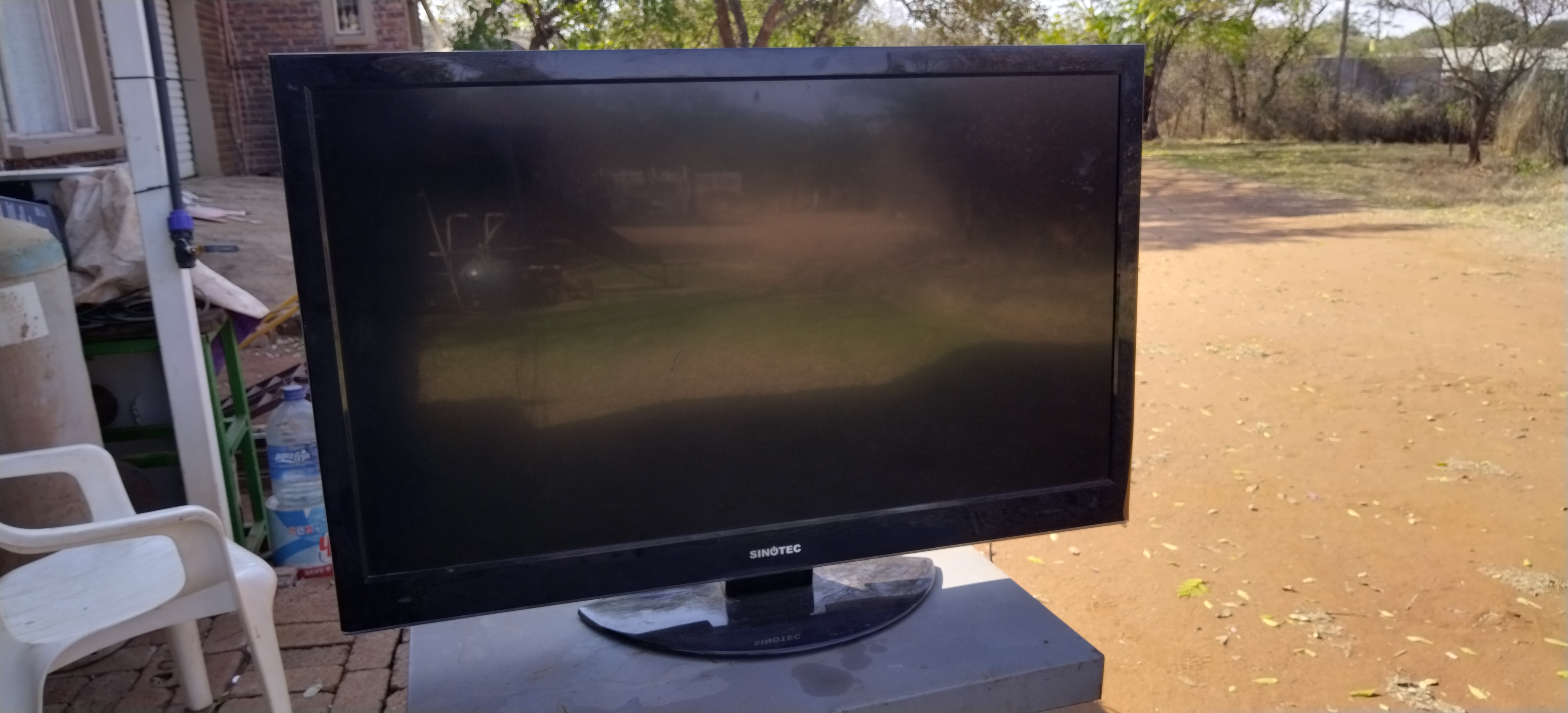 Televisions - Sinotec 42" led tv was listed for R2,499.00 on 22 Jul at ...
