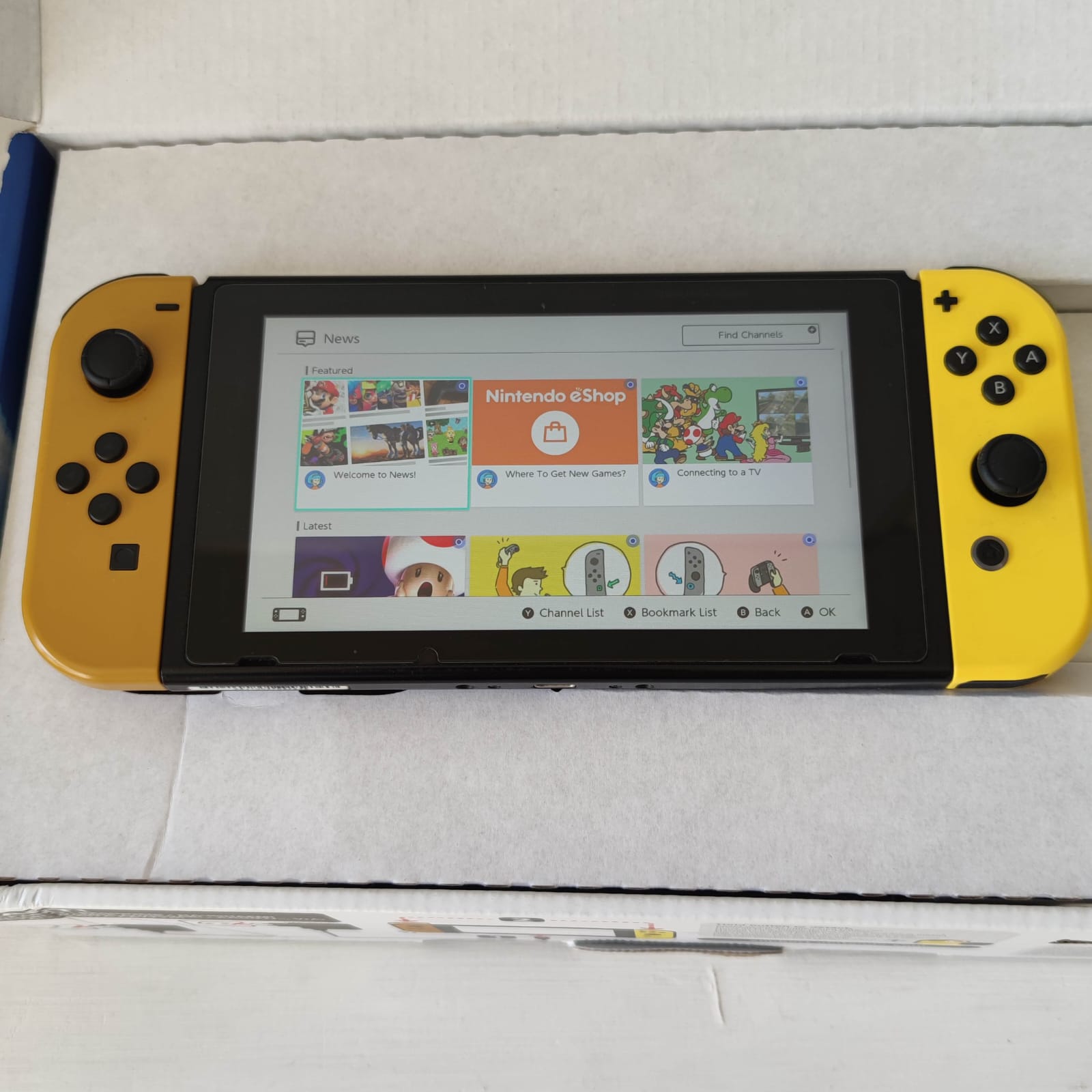 Nintendo Nintendo Switch Console Let`s Go Pikachu And Eevee Edition