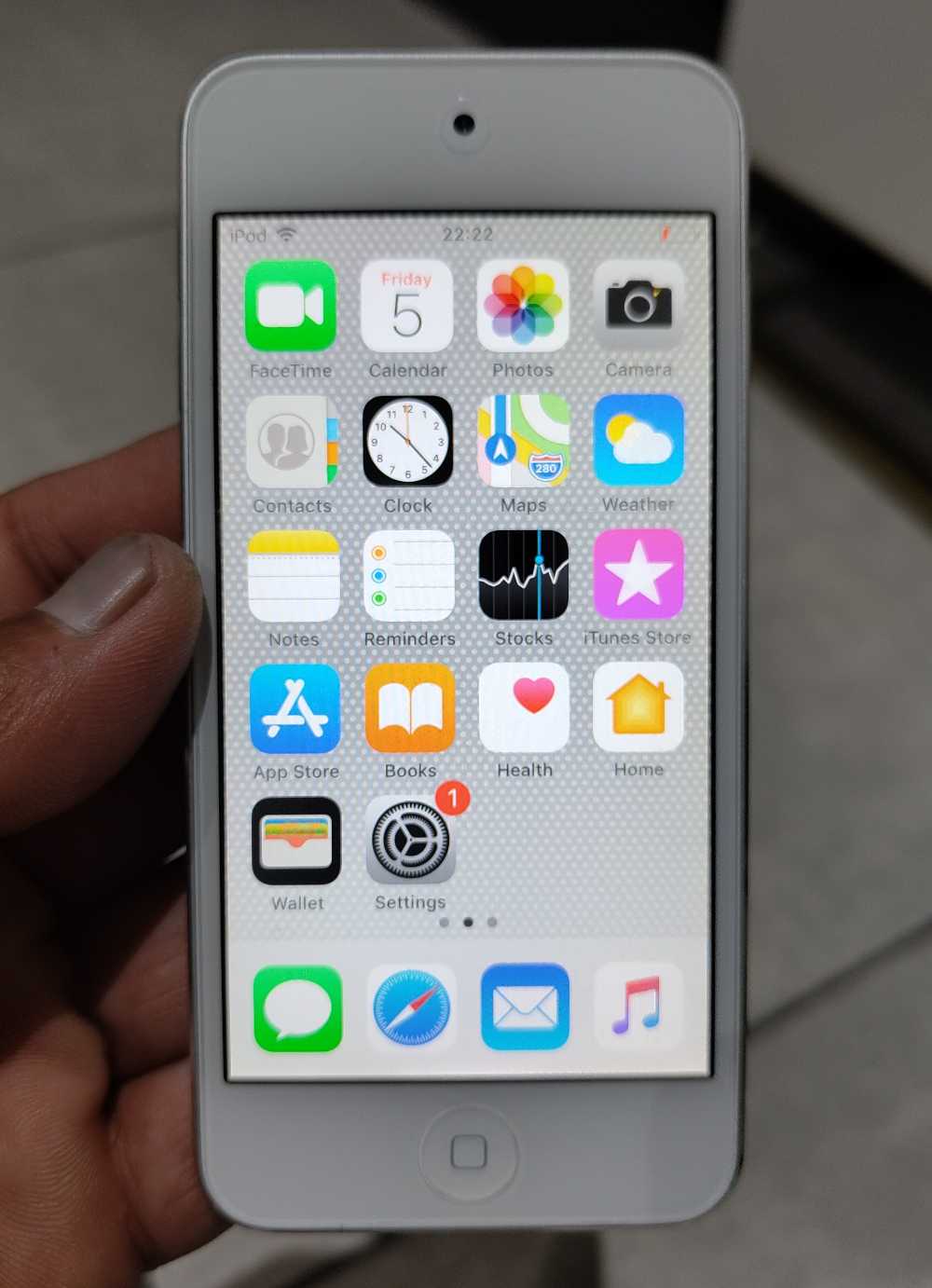 Apple iPods - Apple iPod Touch 6Th gen 64GB Silver (Pre Owned) for sale ...